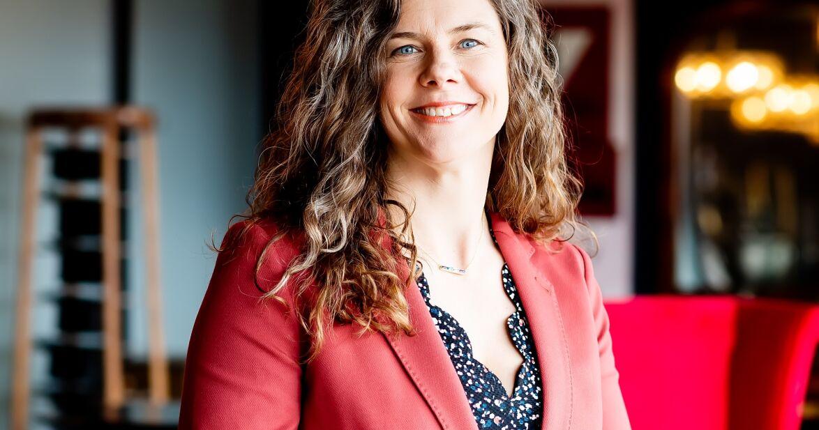 Carolyn Booker leads Lewisville Library into evolving digital era ...
