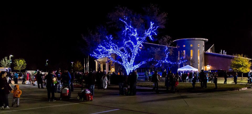 Iconic tree at Flower Mound's CAC to be removed | Flower Mound Leader ...