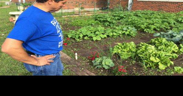 Schrade Middle School's Paul Reyna wins WFAA-TV eco-educator award ...