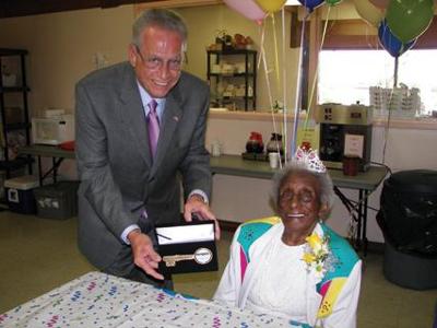 (Video) 104-year-old Mary Pinkston provides insight to life | News ...