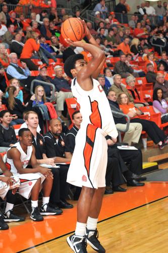 Hubbs scores 35; DC reaches triple-digit mark in win over Tigers ...