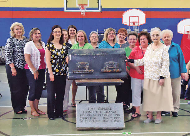 Finley Elementary opens time capsule | News | stategazette.com