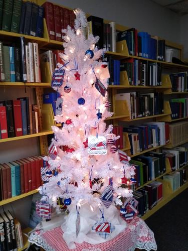 Key Corner DAR shares the holiday spirit | News | stategazette.com