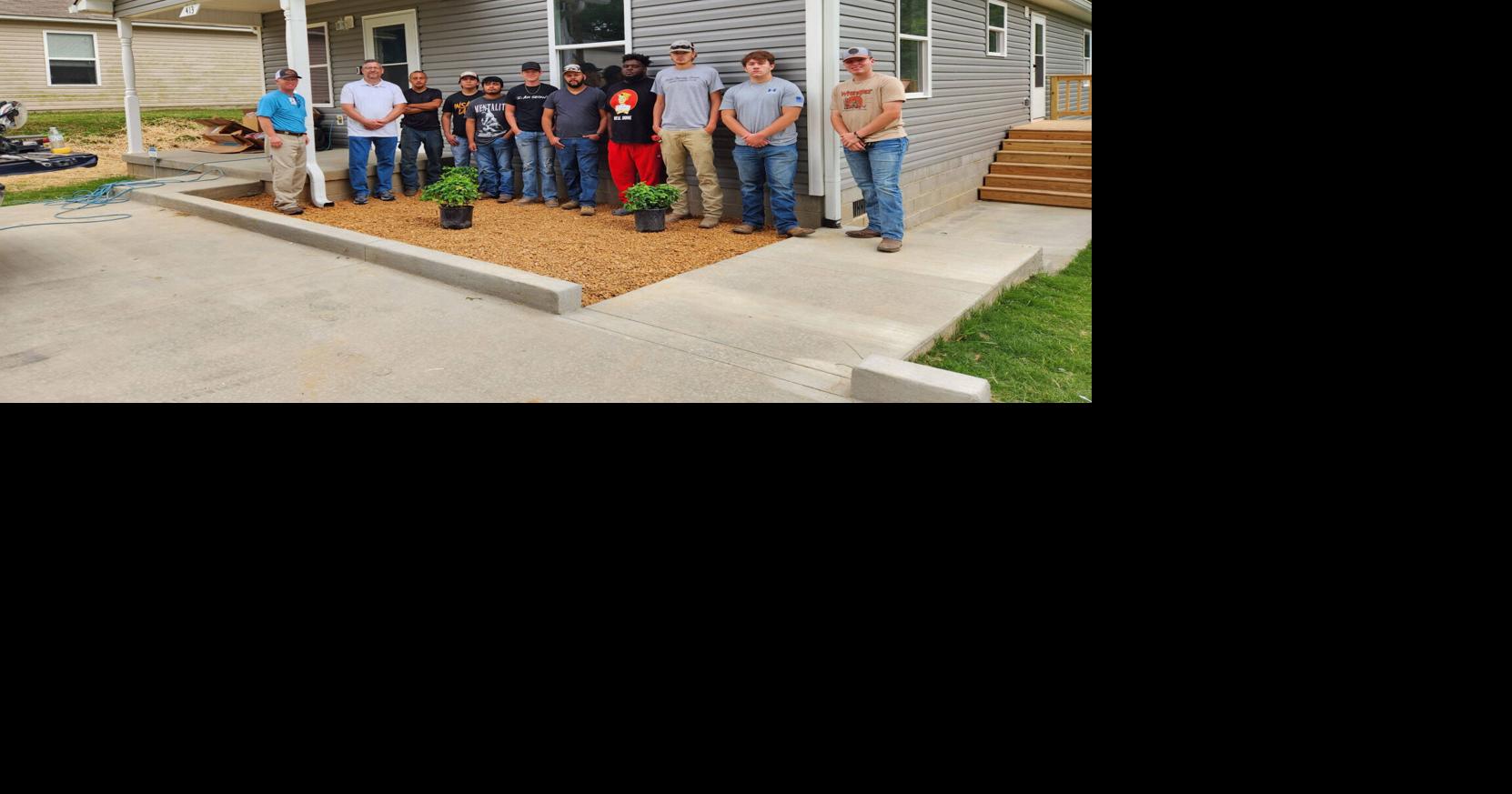 Building Construction Technology class assists with Habitat for ...