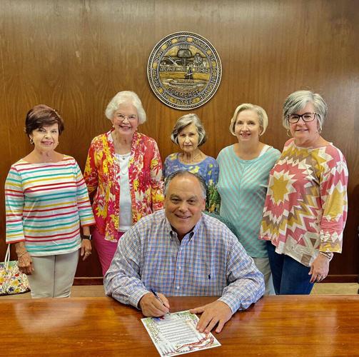 Dyersburg’s Garden Club members and Mayor Holden declare June 5-9 as ...
