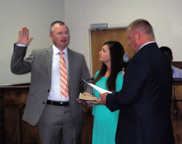 Newbern police chief takes oath | News | stategazette.com