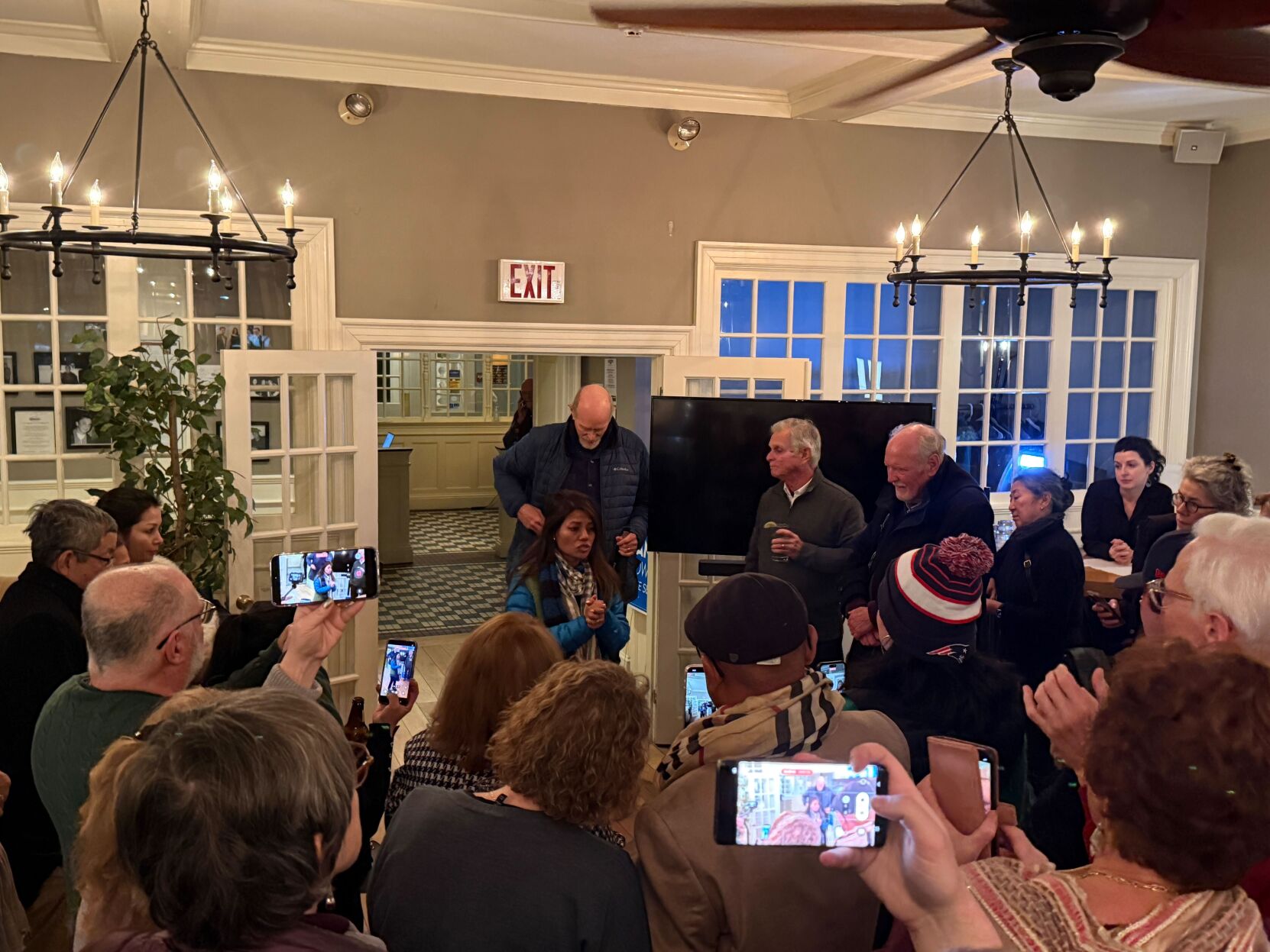 After beating Elliott, Howard unopposed in Senate special election ...