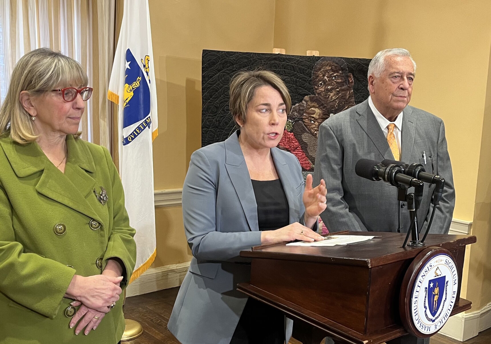Weekly Roundup - Line Up And Wait | Weekly Roundup | statehousenews.com