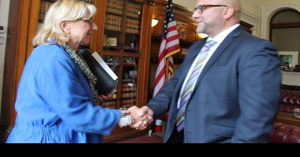 WEEKLY ROUNDUP – BUMPING HEADS | Weekly Roundup | statehousenews.com