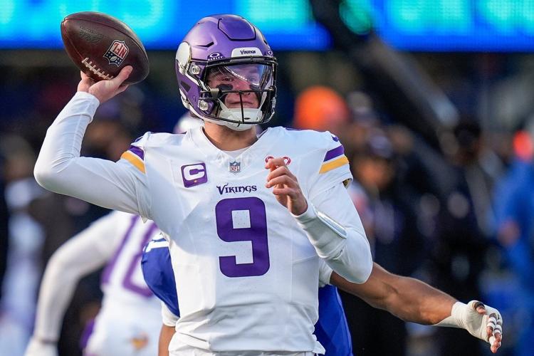 X-rays negative for Vikings QB J.J. McCarthy after injuring his right hand