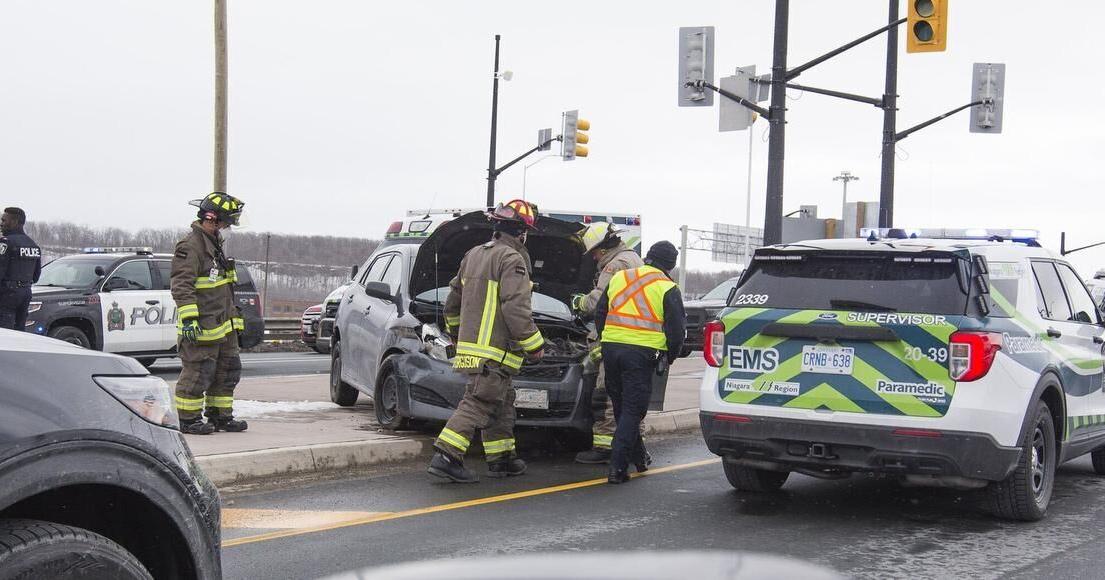 Niagara-on-the-Lake crash closes QEW overpass