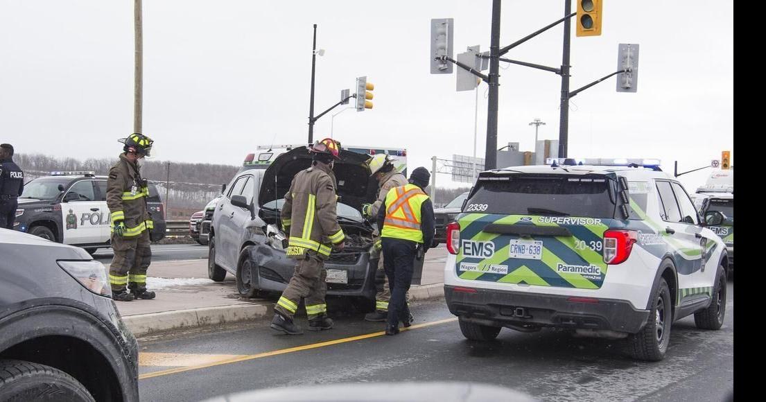 Niagara-on-the-Lake crash closes QEW overpass