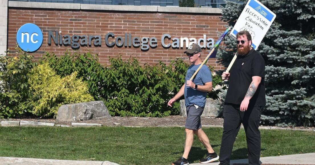 Niagara College support staff demand job security, on strike