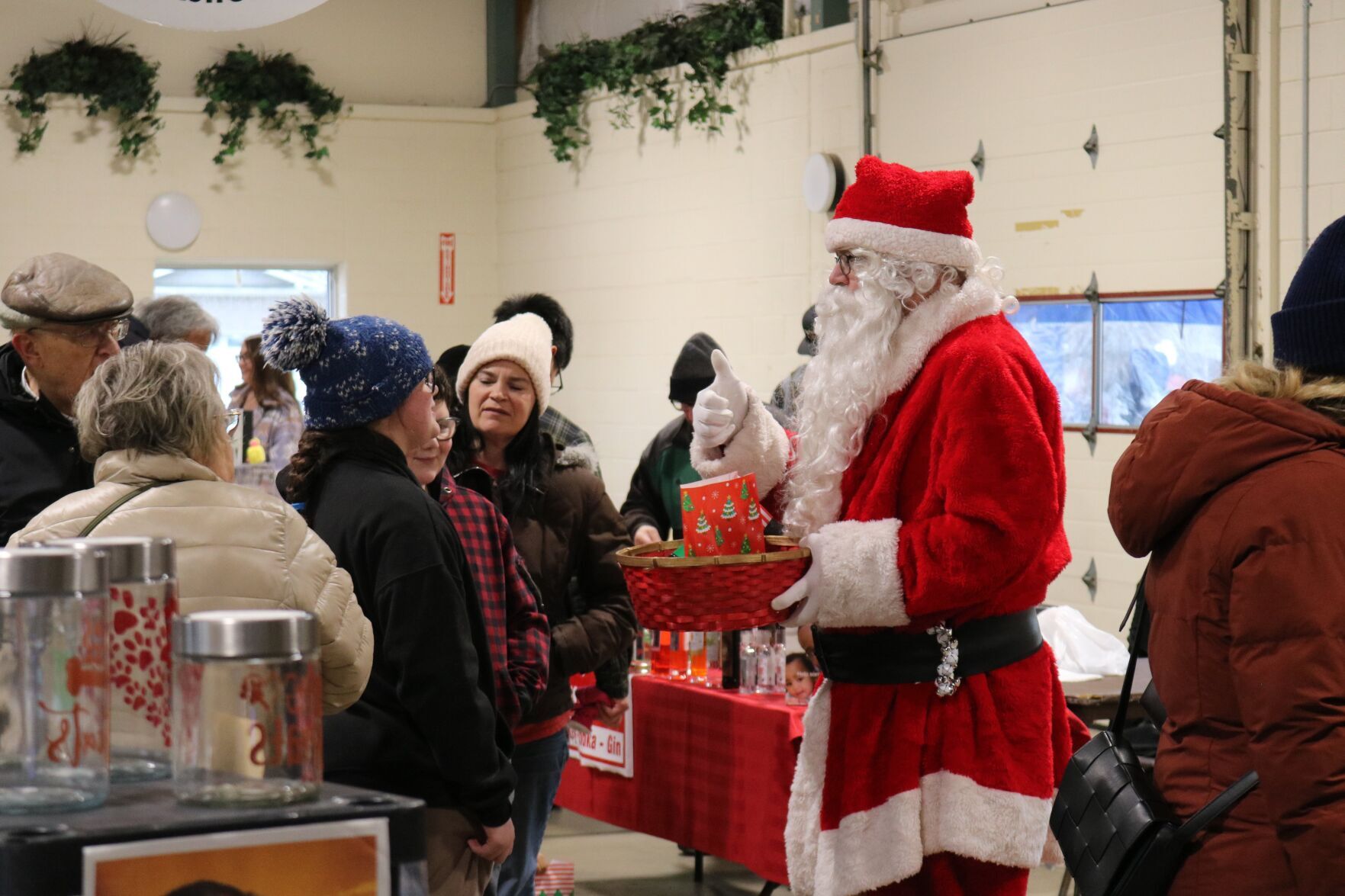 Welland Christmas Market closes season with visit from Santa
