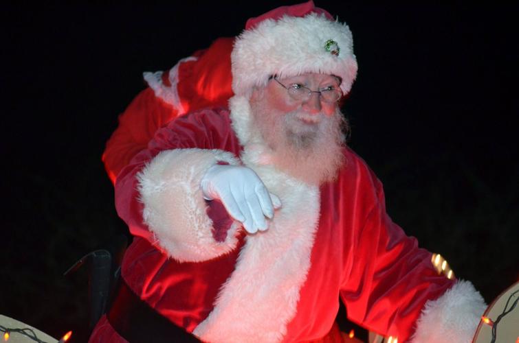 Santa Claus parades through Niagara Falls