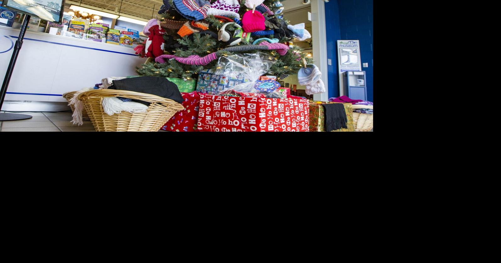 Mitten Tree ready to be trimmed at St. Catharines museum