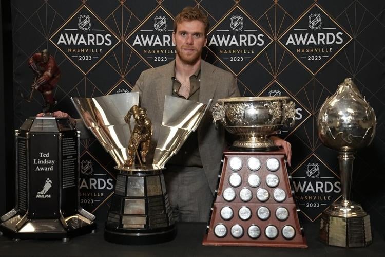 Oilers captain Connor McDavid wins Hart Trophy, Ted Lindsay Award
