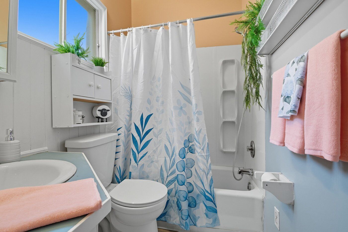 ‘Cute as a button’: St. Catharines bungalow listed at $375K