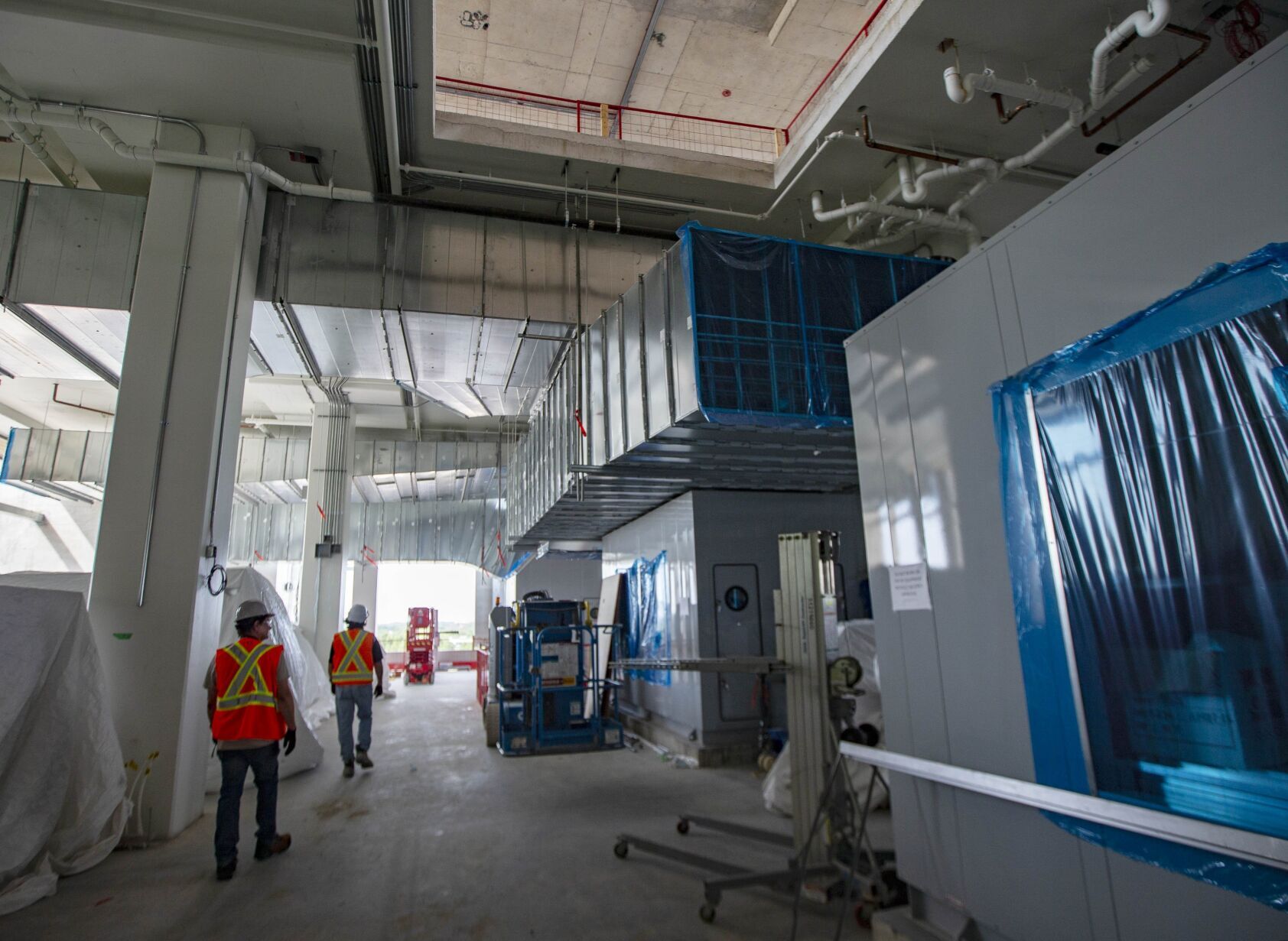South Niagara Falls hospital build reaches new heights