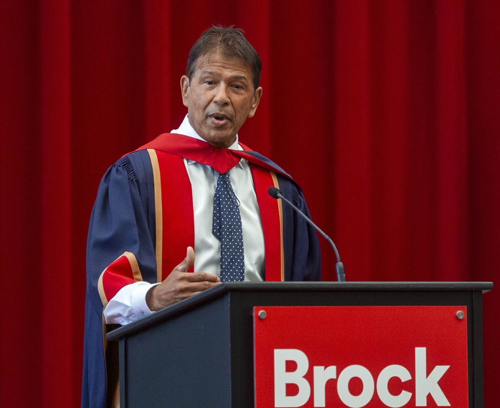 Former NHL coach Ted Nolan honoured at Brock convocation