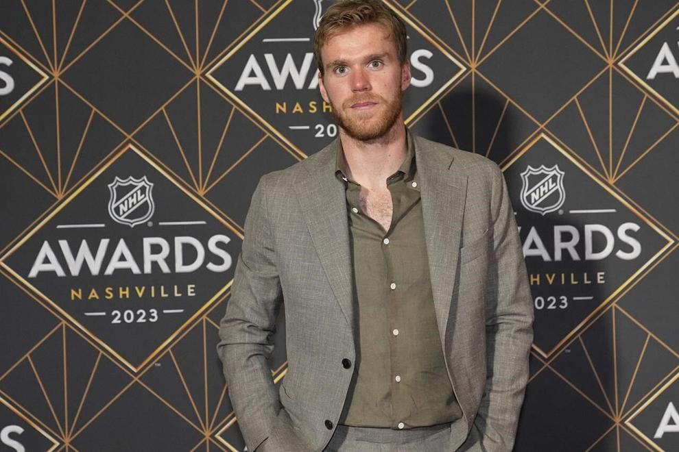 Oilers captain Connor McDavid wins Hart Trophy, Ted Lindsay Award