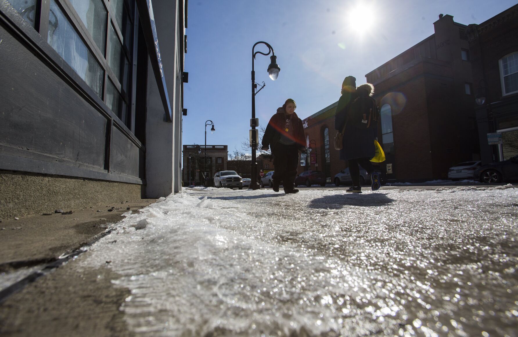 Niagara EDs see surge of broken bones due to icy conditions