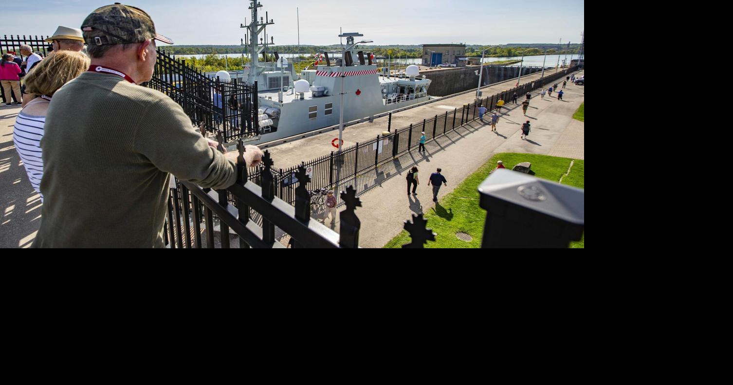 Canadian warship draws crowds on Welland Canal
