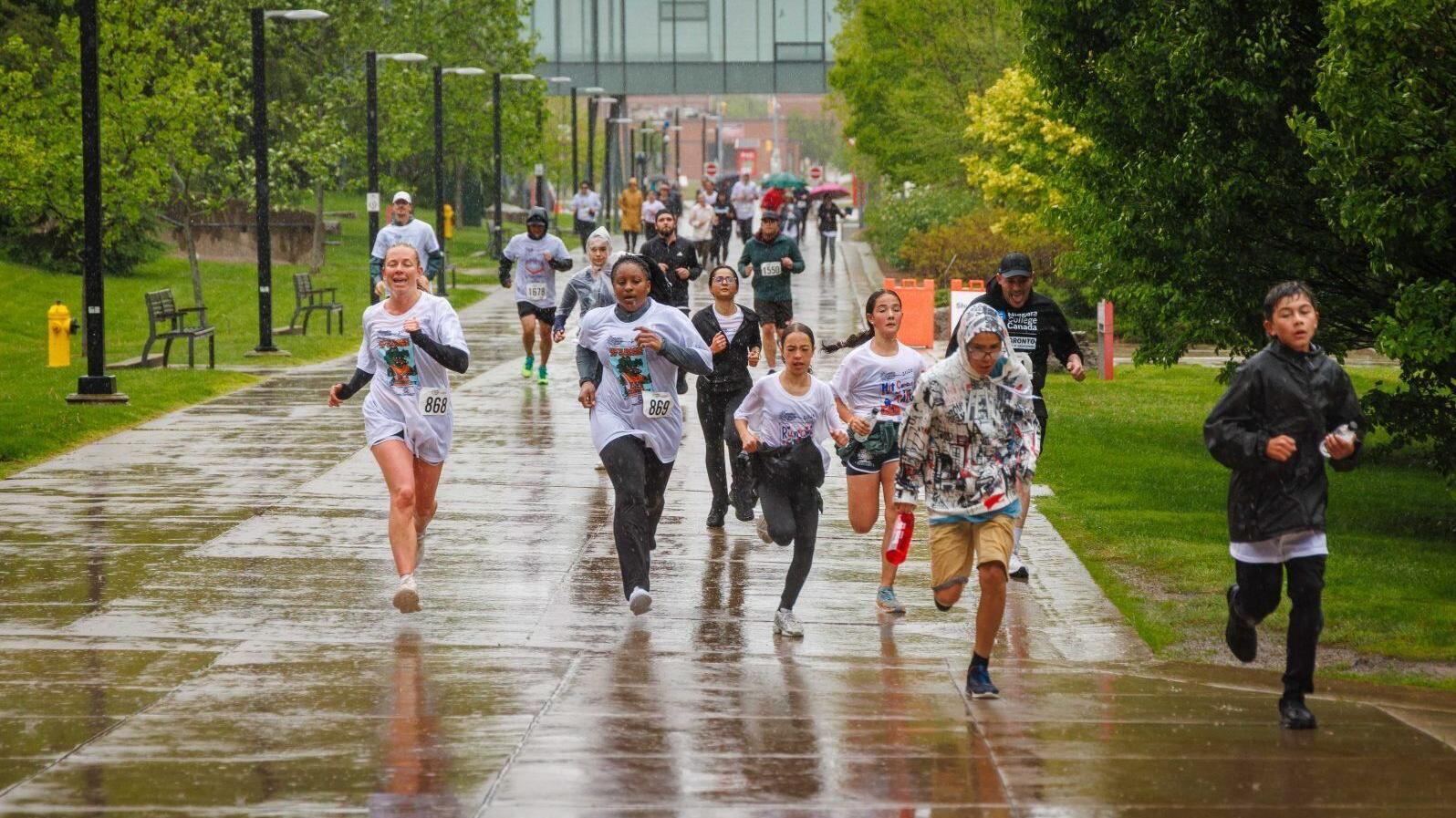 Soaked but smiling: Thousands attend rainy Rankin Cancer Run
