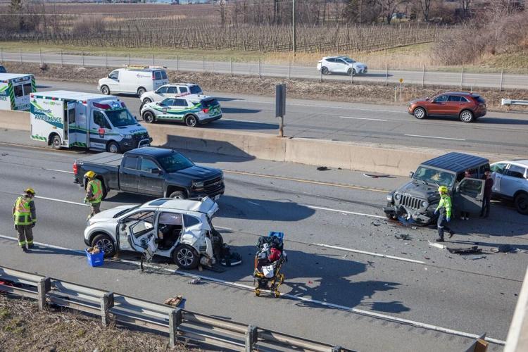 Multi-vehicle crash closes Buffalo-bound QEW