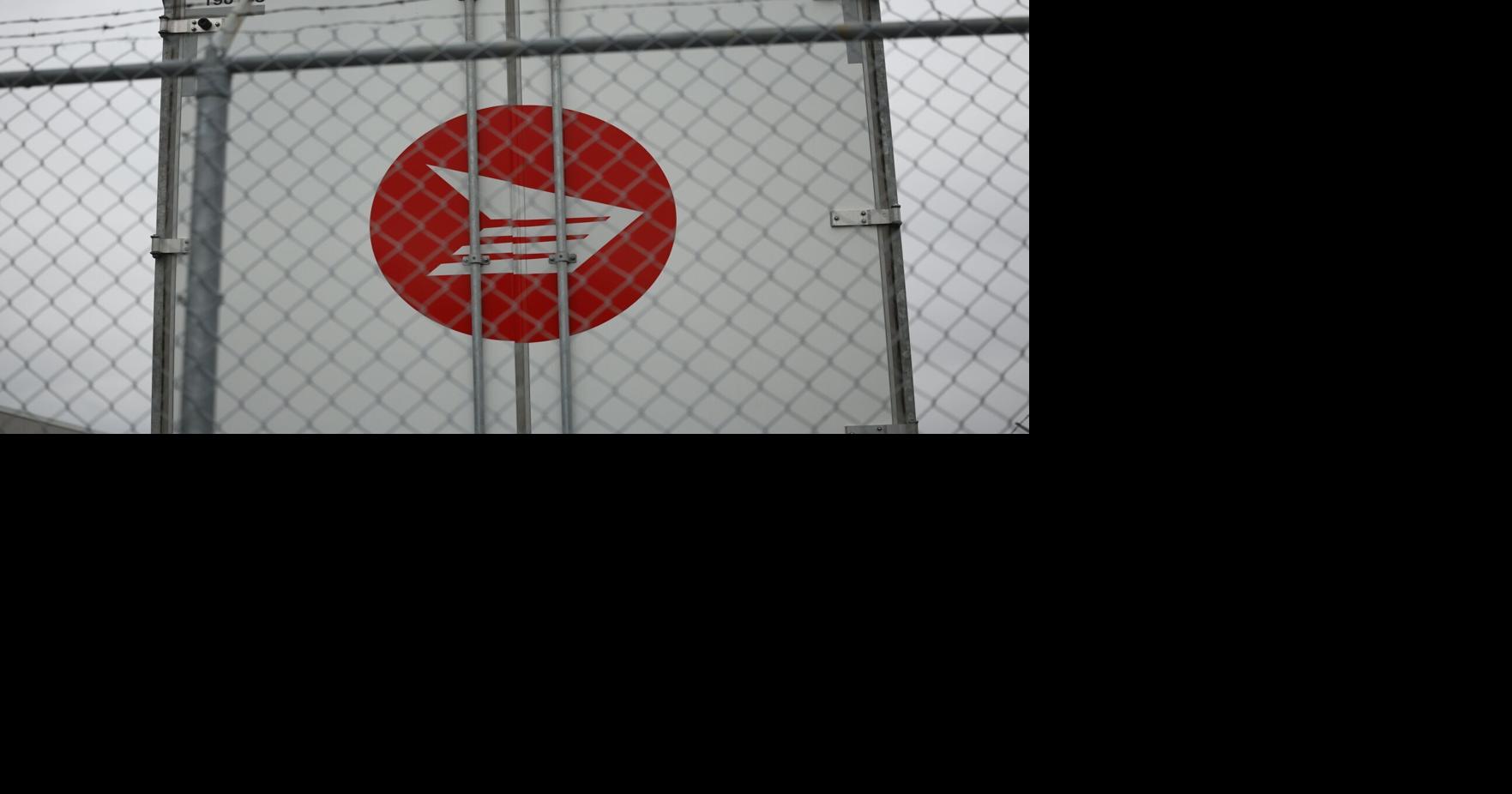 Canada Post lays off dozens of managers amid restructuring