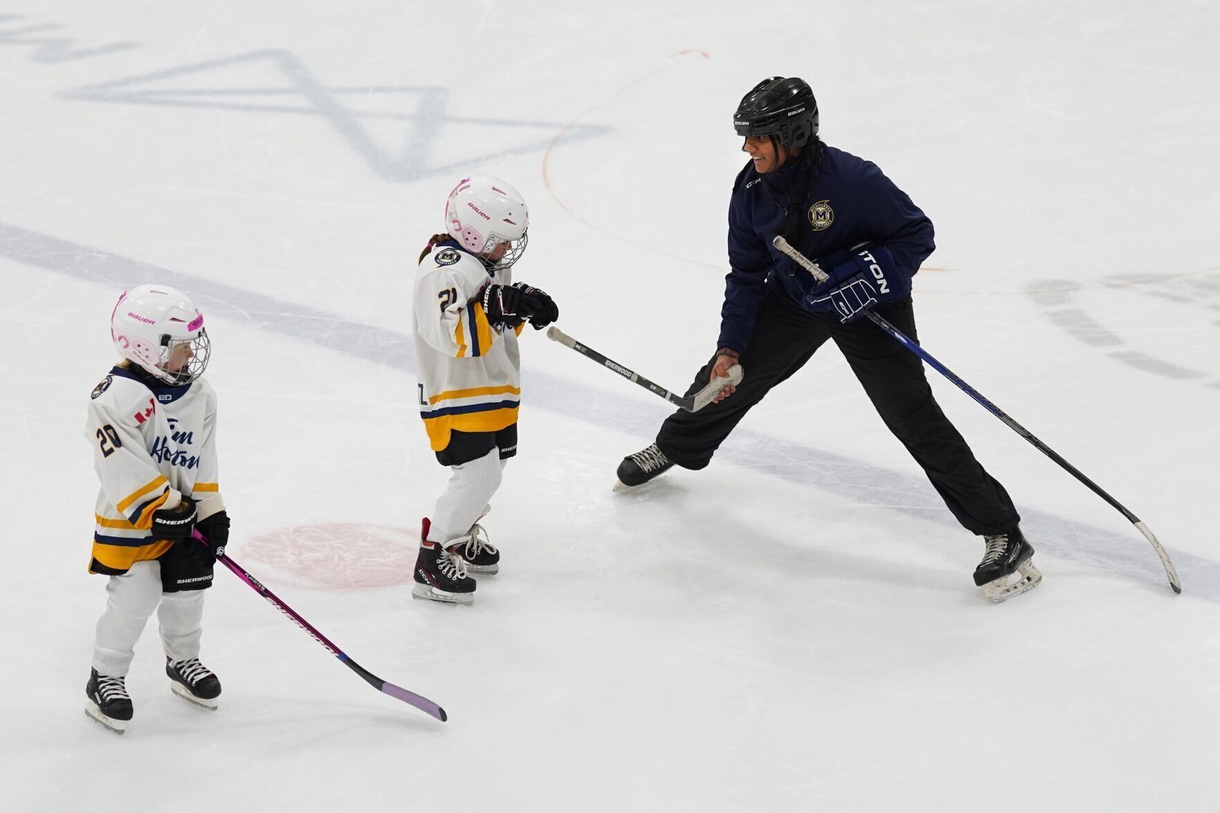 Inside teen’s plan to have more female coaches in girls hockey