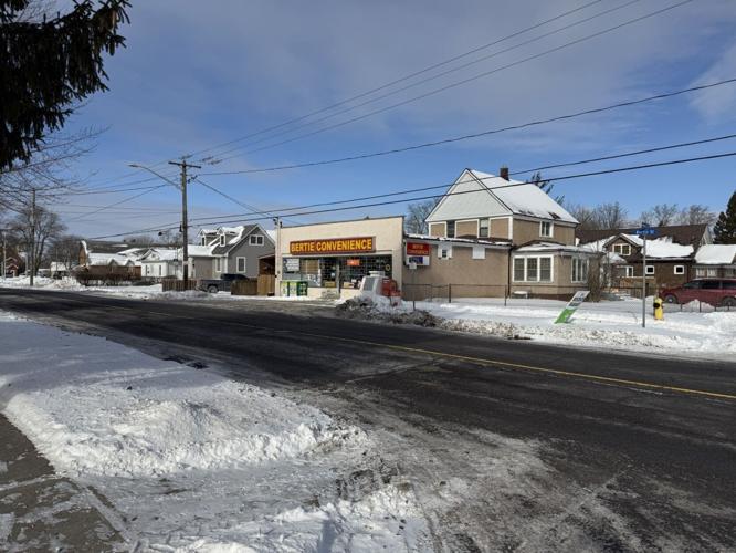 Police seek suspect in Fort Erie convenience store robbery