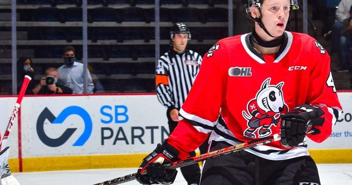 IceDogs send Isaac Enright, Ryan Struthers to Mississauga for picks