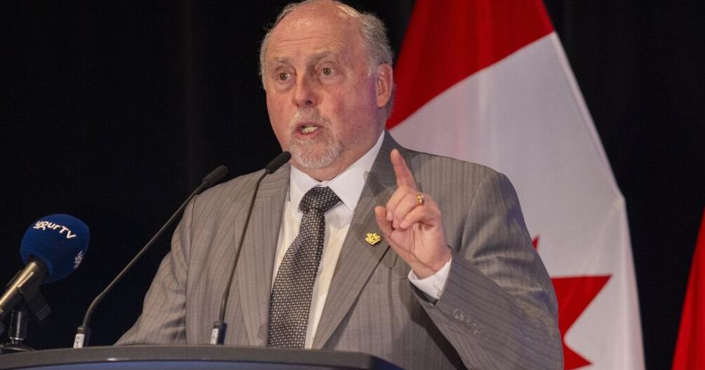 Gale asks minister to reduce size of Niagara councils