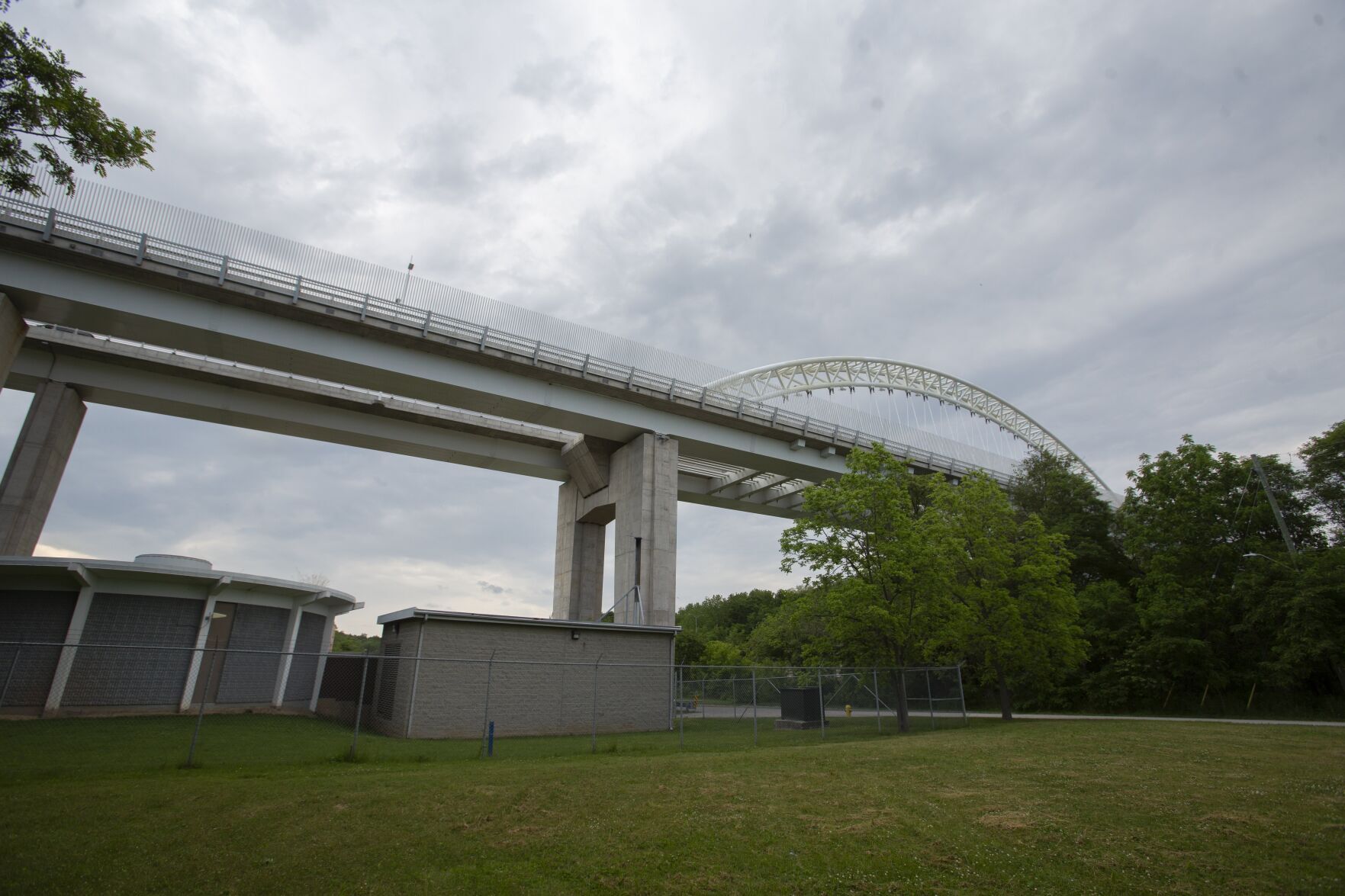 St. Catharines bridge inched its way across the valley