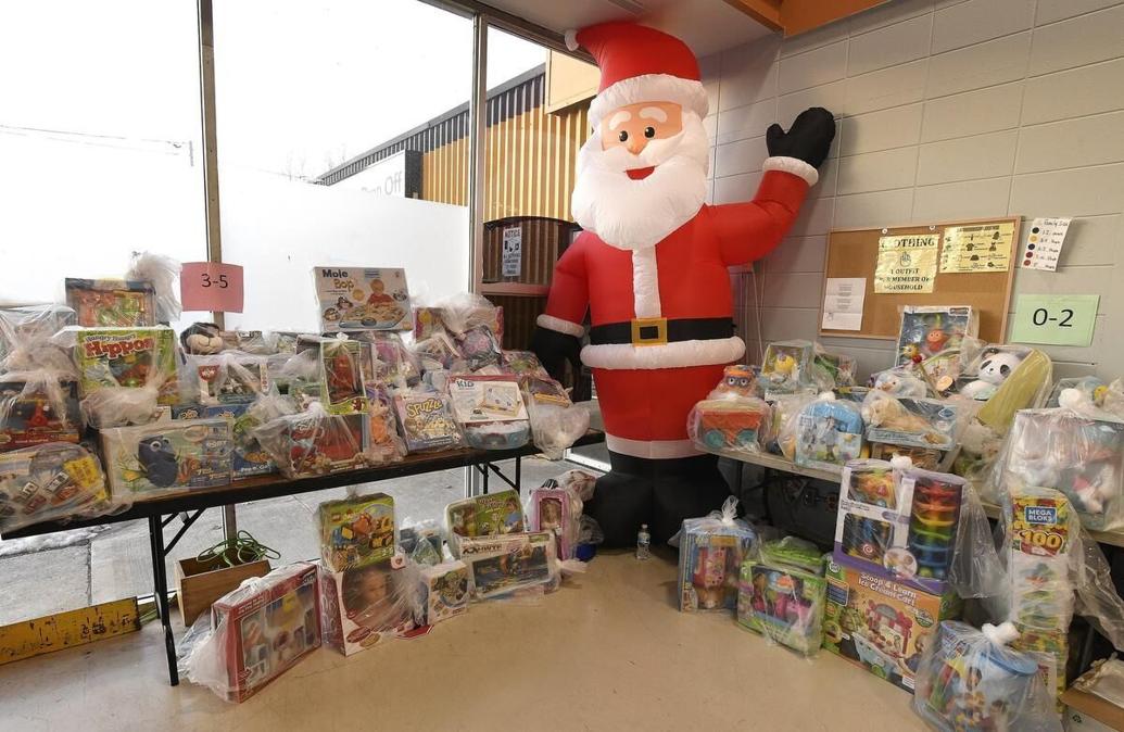 Hamilton food banks gearing up for holiday programs