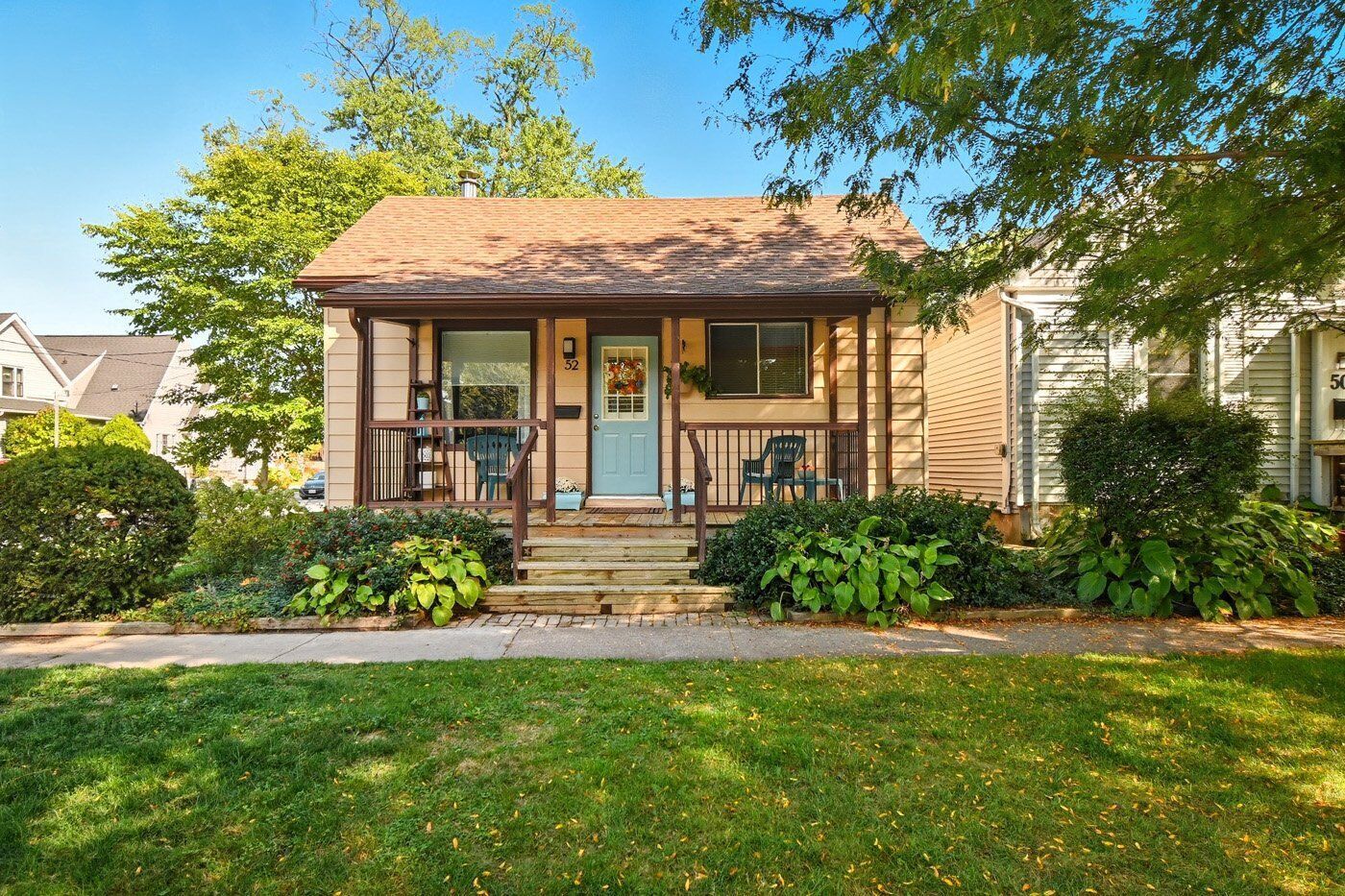 ‘Cute as a button’: St. Catharines bungalow listed at $375K