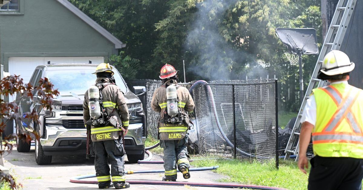 Neighbour alerts Port Colborne residents to fire beside Davis Street home