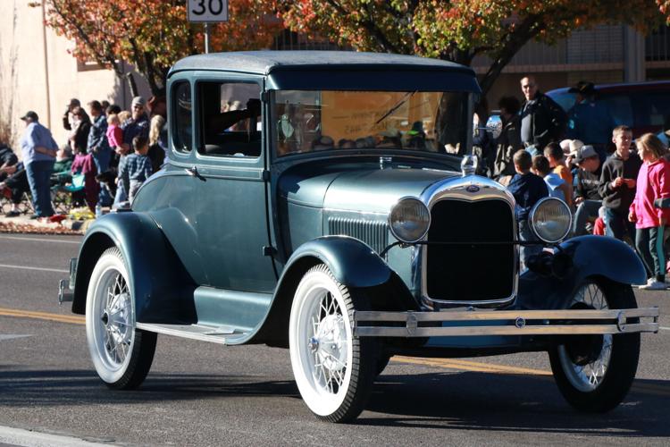 Hundreds of sheep parade down Cedar’s Main Street during livestock ...