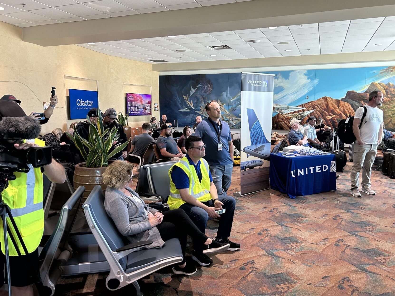 Sweet home Chicago: St. George passengers celebrate first direct air ...
