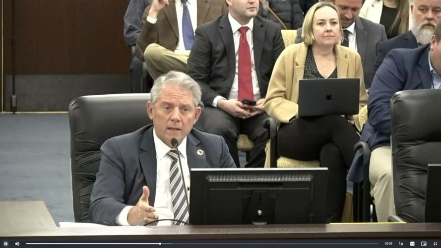 ‘A honey of a bill’: Cedar City lawmaker, bee inspector tackle Beehive ...