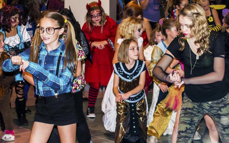 Fuzion flash mob tricks Red Cliffs Mall goers with dancing treat | Arts ...