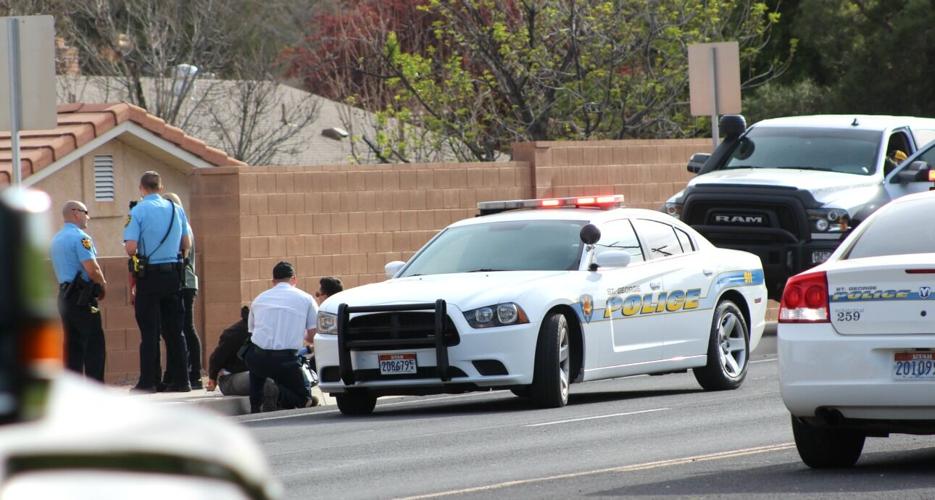 Bystanders come to aid of school resource officer trying to help ...
