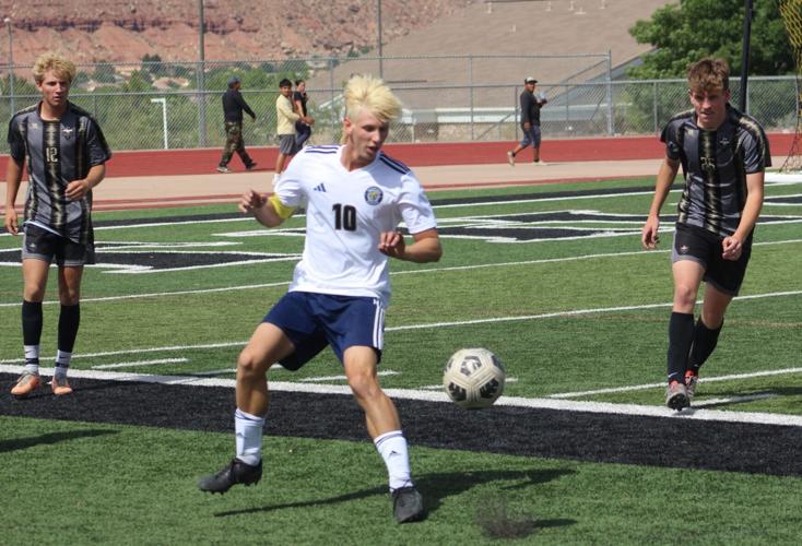 4A state soccer: Thunder, Flyers, Mustangs all win home games, advance ...