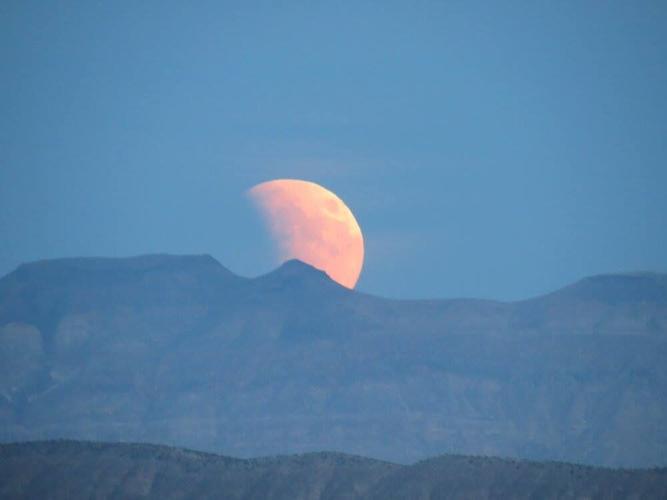 Rare supermoon total lunar eclipse viewable in Southern Utah | Local ...