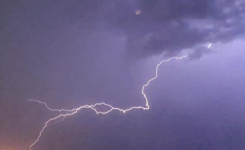 Photo gallery: Glimpses of lightning, rain and sporadic hail from storm ...