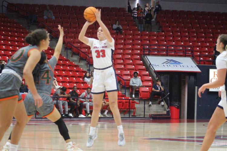 Trailblazers start strong; 5 players score double-digits in women’s ...