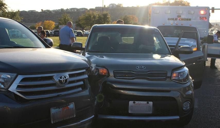 Chaotic scene follows when 2-cars collide on Red Cliffs Drive | Local ...