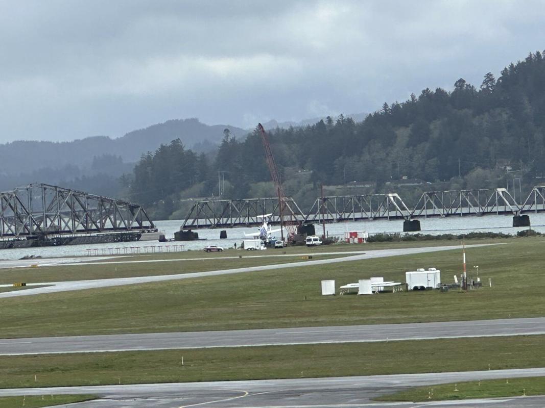 Flight from St. George skids off runway at Oregon airport and splashes ...