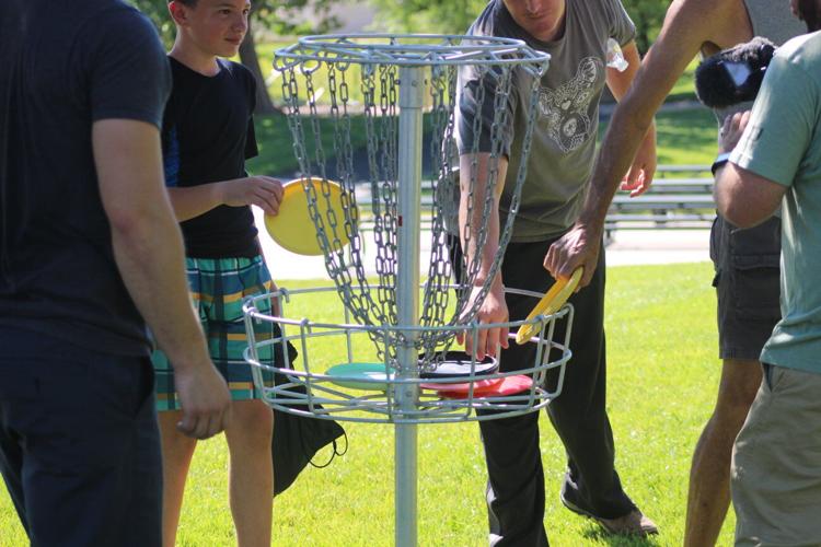 Throwing a hole in one: Eagle Scouts build new disc golf course | Life ...